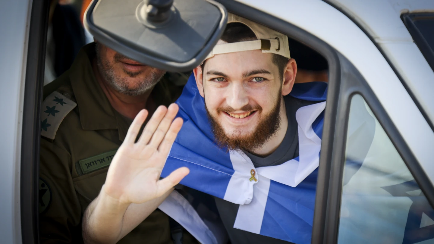 Ex-hostage to lead mass ‘tefillin’-laying event in Tel Aviv - Israel ...