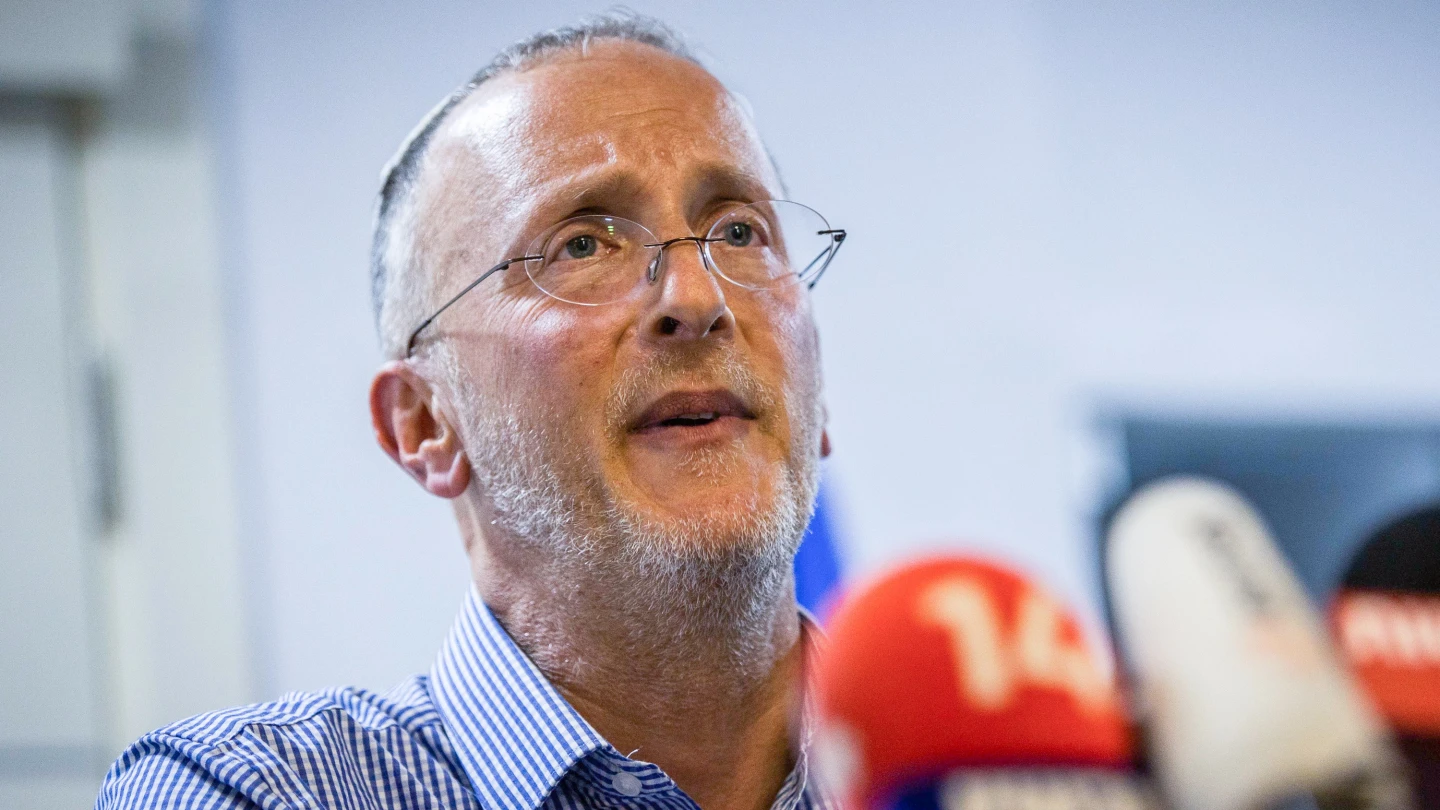 Rabbi Leo Dee shoved during Sukkot prayers in Tel Aviv - JNS.org ...